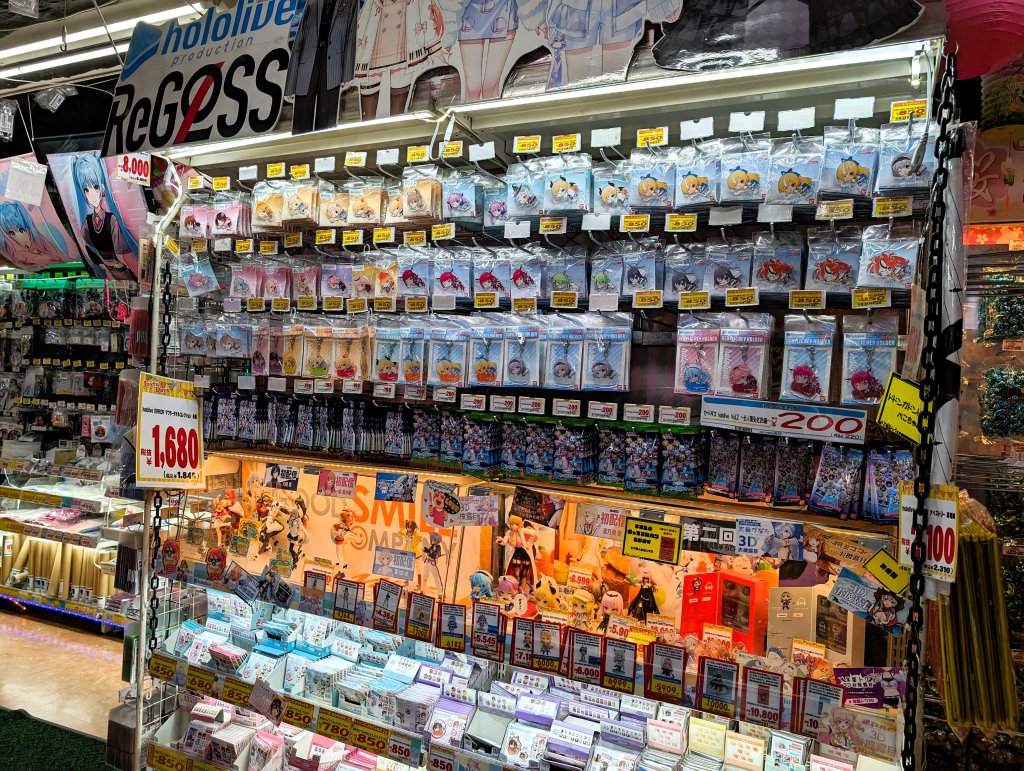 【VTuber】秋葉原でホロライブのグッズを取り扱っている店舗まとめ｜秋葉原ベースキャンプ