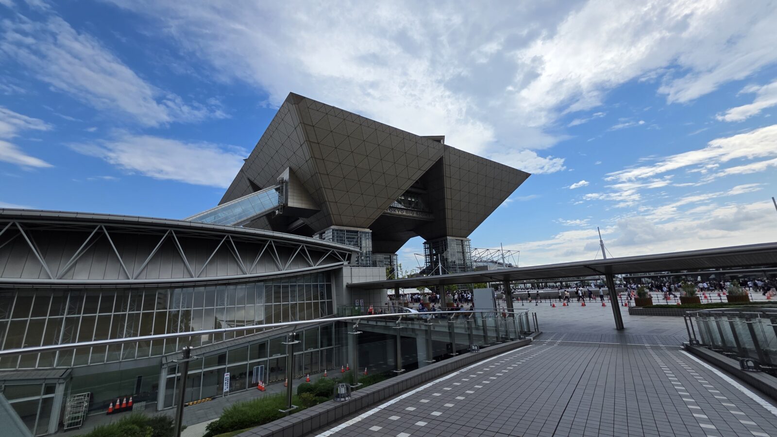 [C107 Breaking News] Winter Comiket Day 1 Report! Real-time updates on ...